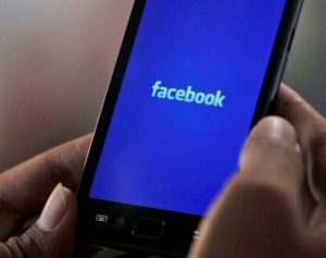 Facebook Carousel Ads: Τώρα και σε Mobile Αpps - Startup.gr